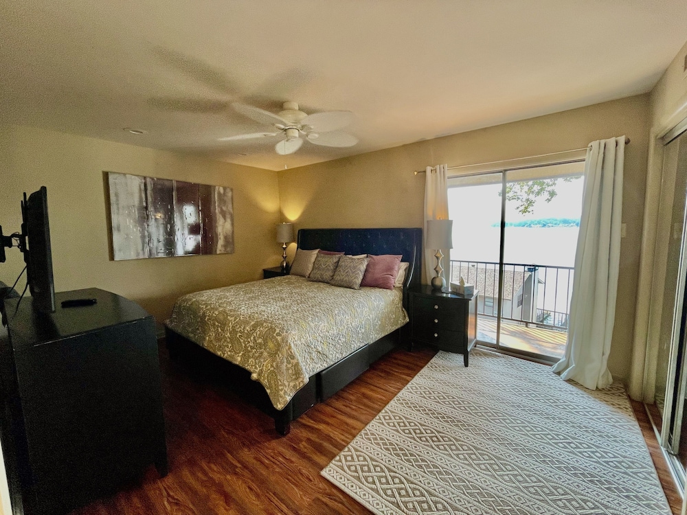 Sunset View Condo On Lake Hamilton - Pool & Dock!! - Lake Hamilton, AR