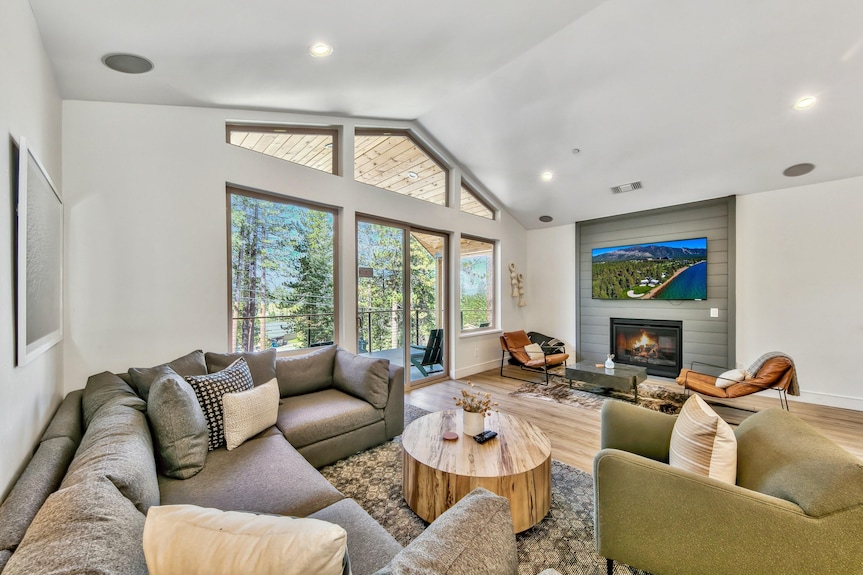 High Meadow Luxury 5br,3ba- 8 Min To Heavenly - South Lake Tahoe, CA