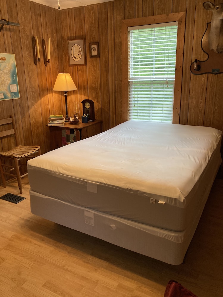 Bunkhouse At English Mountain-unlimited Creek Access-farm Views - Great Smoky Mountains National Park