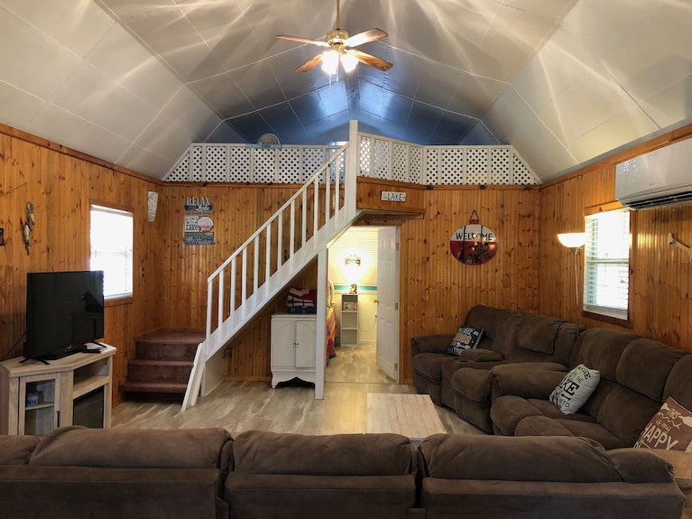 Juniper Cabin--wildlife W/ Serene Patio And Outdoor Experience--30/50 Amp Hookup - Oklahoma