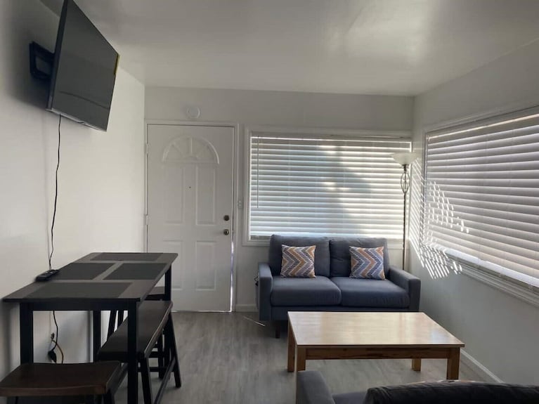 Cute Downtown Home 2 Blocks From State St & 6 Blocks From The Main Beach - サンタ・バーバラ, CA