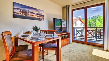 Apartament (203AS) | Área de estar | TV de tela plana