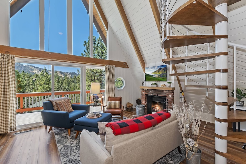 The Frame By Destination Big Bear : Classic A Frame With Ski Slope Views In Upper Moonridge! - California