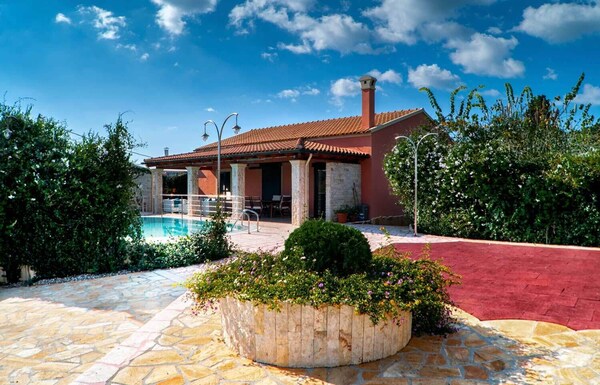 Villa Emily In Dassia With Private Pool - 12km From The Airport And Corfu Town - Corfu