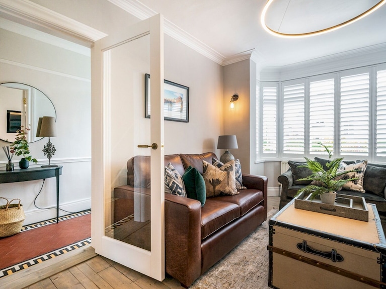 Exceptional Villa On Charming Tree-lined Avenue - Pass The Keys - Belfast