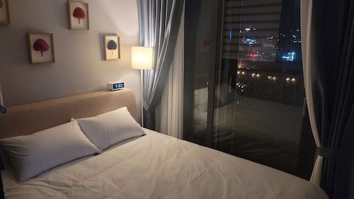 [신축]7층#무료주차#관광지10분#리클라이너쇼파 #롯데몰3분#청결#편안#여수유탑유블레스 - Yeosu-si