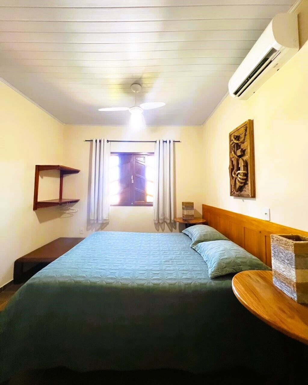 2 quartos, individualmente mobiliados, cortinas blackout