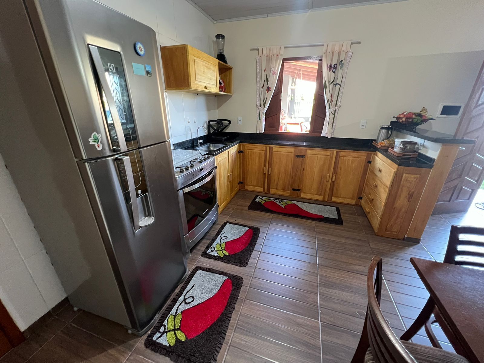 Casa família | Cozinha privada | Geladeira grande, fogão, cooktop, liquidificador