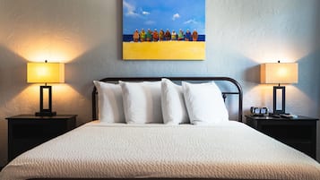Suite Familiar, 1 quarto, cozinha, vista para a piscina | 1 quarto, com decoração personalizada, com mobília individualizada