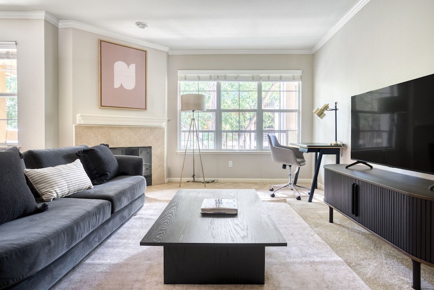 Dreamy Santa Clara 2br W/ Gym, Pool & W/d, Walk To Safeway, By Blueground - Milpitas, CA