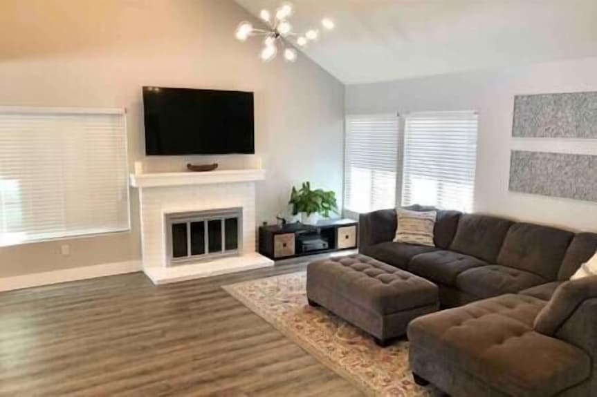 Bright And Spacious Home With Views, Pool & Spa. - San Diego, CA