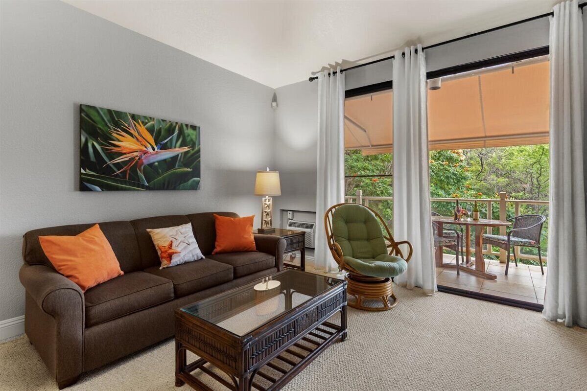 Spacious, Airy Living With Private Lanai Views - Hawaii
