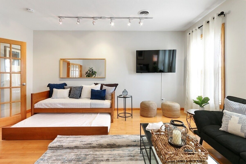 Suite 725 On Main |Recently Face-lifted |Walkable Dwntwn Condo |Parking |Dining |Nightlife |Shopping - Wisconsin