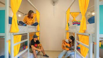 Bed In 6 Bed Mixed AC Dormitory Room With Ensuite Bathroom | Wi-fi grátis, roupa de cama fornecida