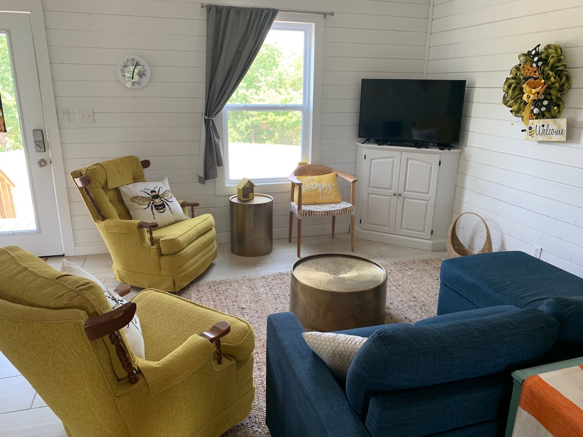 Sweet Little Bee Hive In The Ozarks! - Arkansas