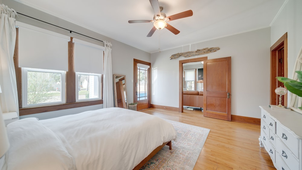 The Blue House - Historic & Completely Updated, Walkable! - Lafayette, LA