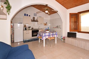 Casa Standard, vários quartos, 2 casas de banho, em frente ao mar (Casa Apara) | Interior