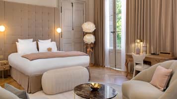 Suite Júnior | 1 quarto, minibar, cofre com capacidade para portátil, secretária
