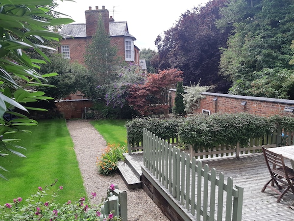 Pretty Georgian Cottage With Large Private Walled Garden - Oakham