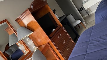 1 quarto, com decoração personalizada, com mobília individualizada