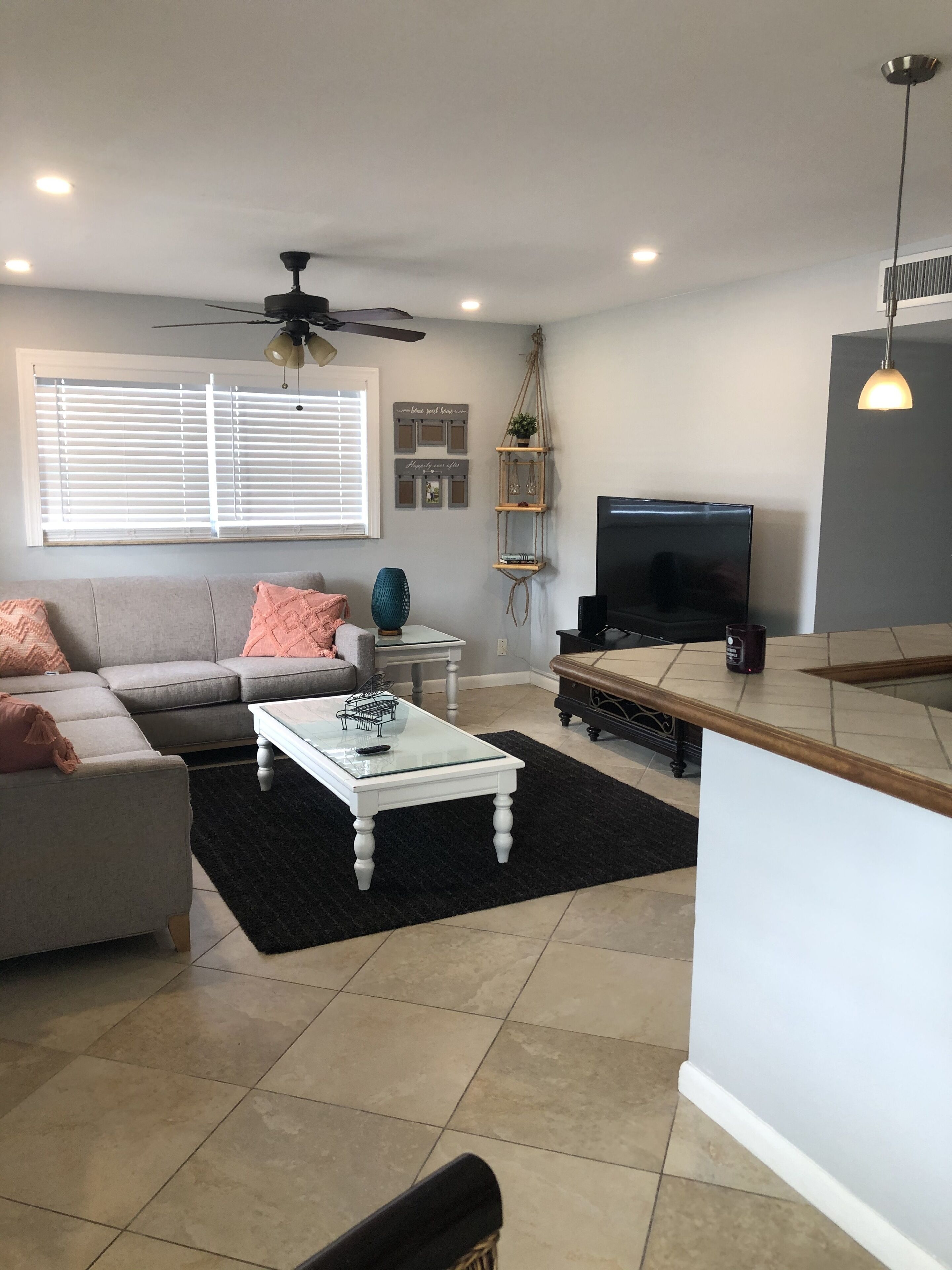 Perfect Family & Friends Getaway W/ Backyard Oasis - Tampa, FL