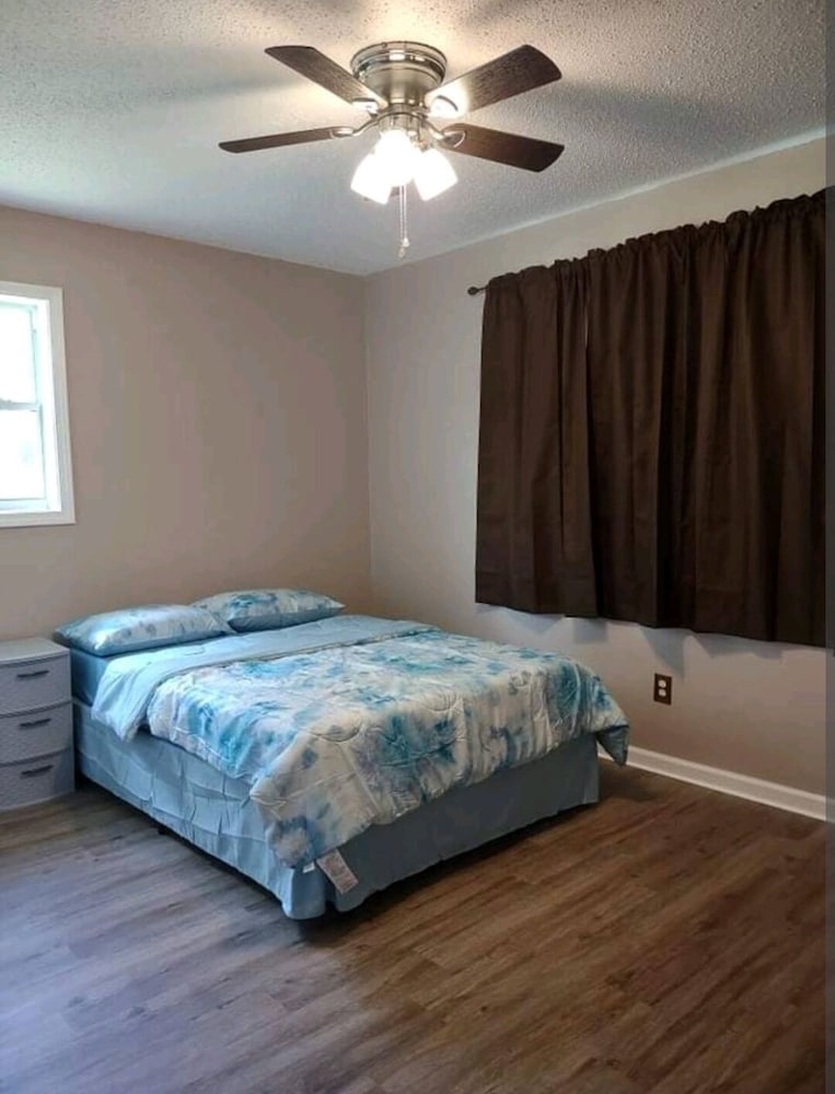 Lovely Home/minutes From Fort Polk/wifi/pet Friendly - Anacoco Lake, LA