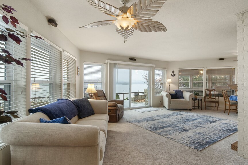 Spectacular Lake View With A Huge Deck And A Hot Tub. - Lake Hudson, OK