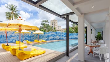 Piscina exterior, da(s) 8:00 à(s) 20:00, espreguiçadeiras