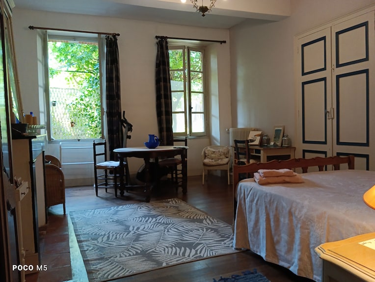 Large Bedroom (3 + 1 Baby ) & Dining Area In A Country Village - - Ariege