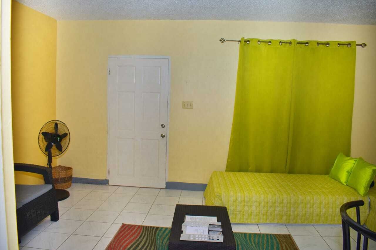 Unity Villa 2 Bedroom Apartment,wifi,ac,cable Near Beach - Montego Bay