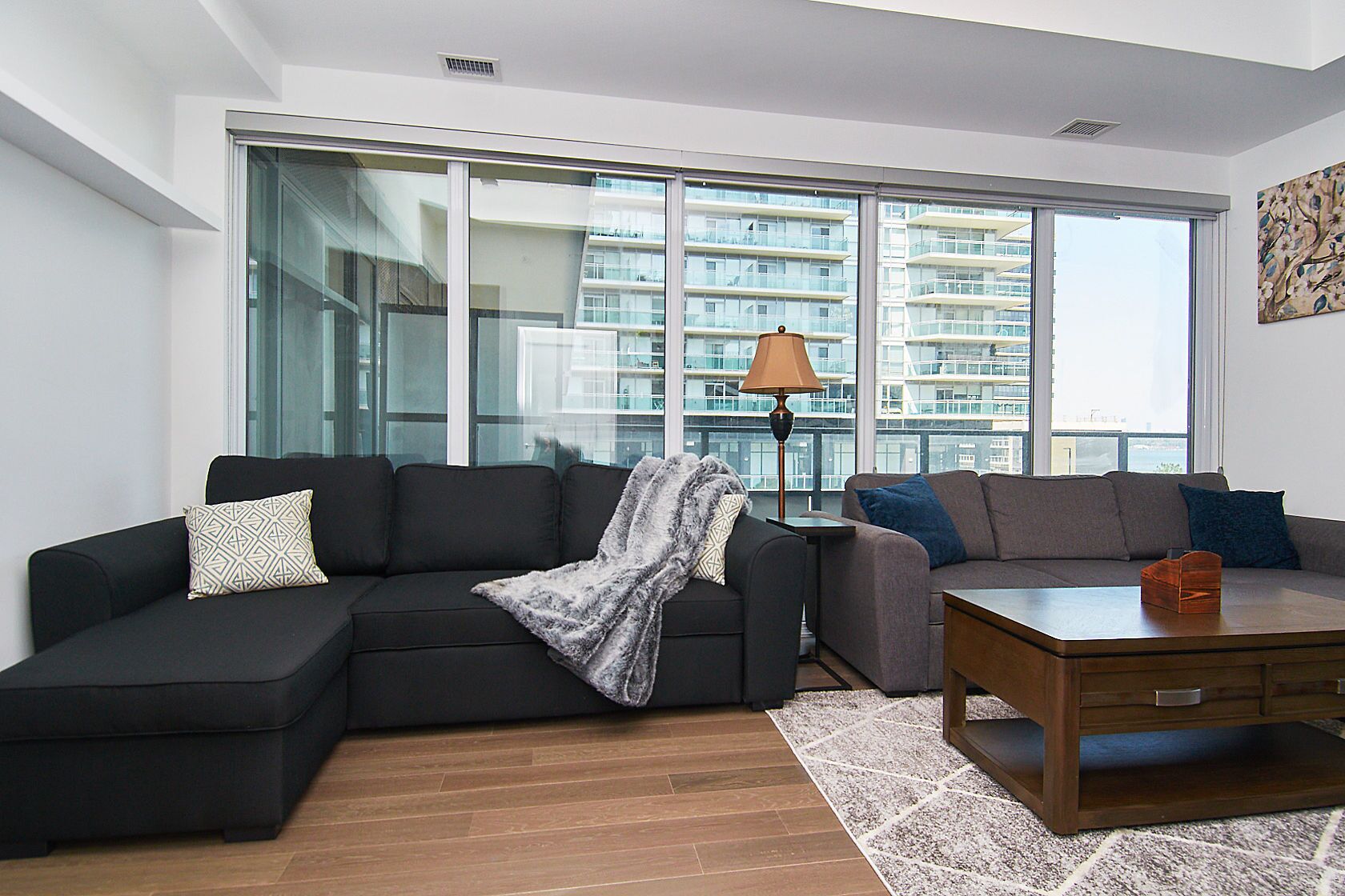 Spacious Lakeview Condo Near Downtown (Sleeps 6 Adults + 2 Kids) - Mississauga