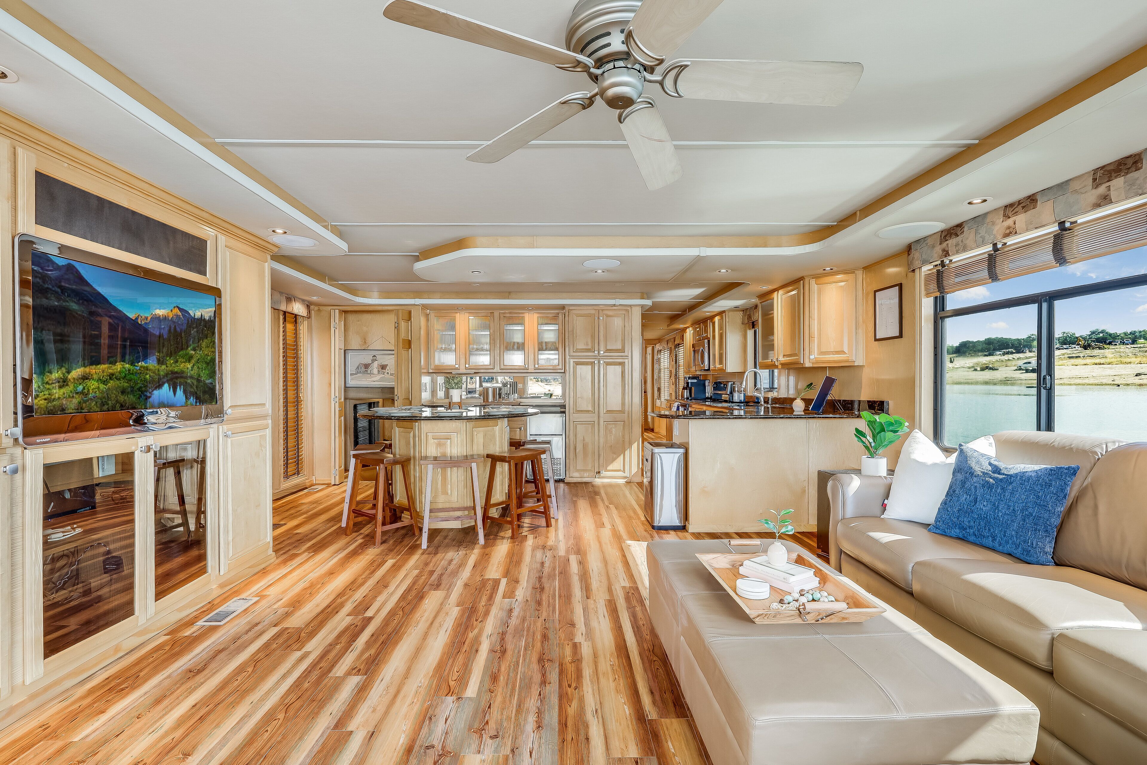16 Best Houseboats For Rent In Texas, USA | Trip101