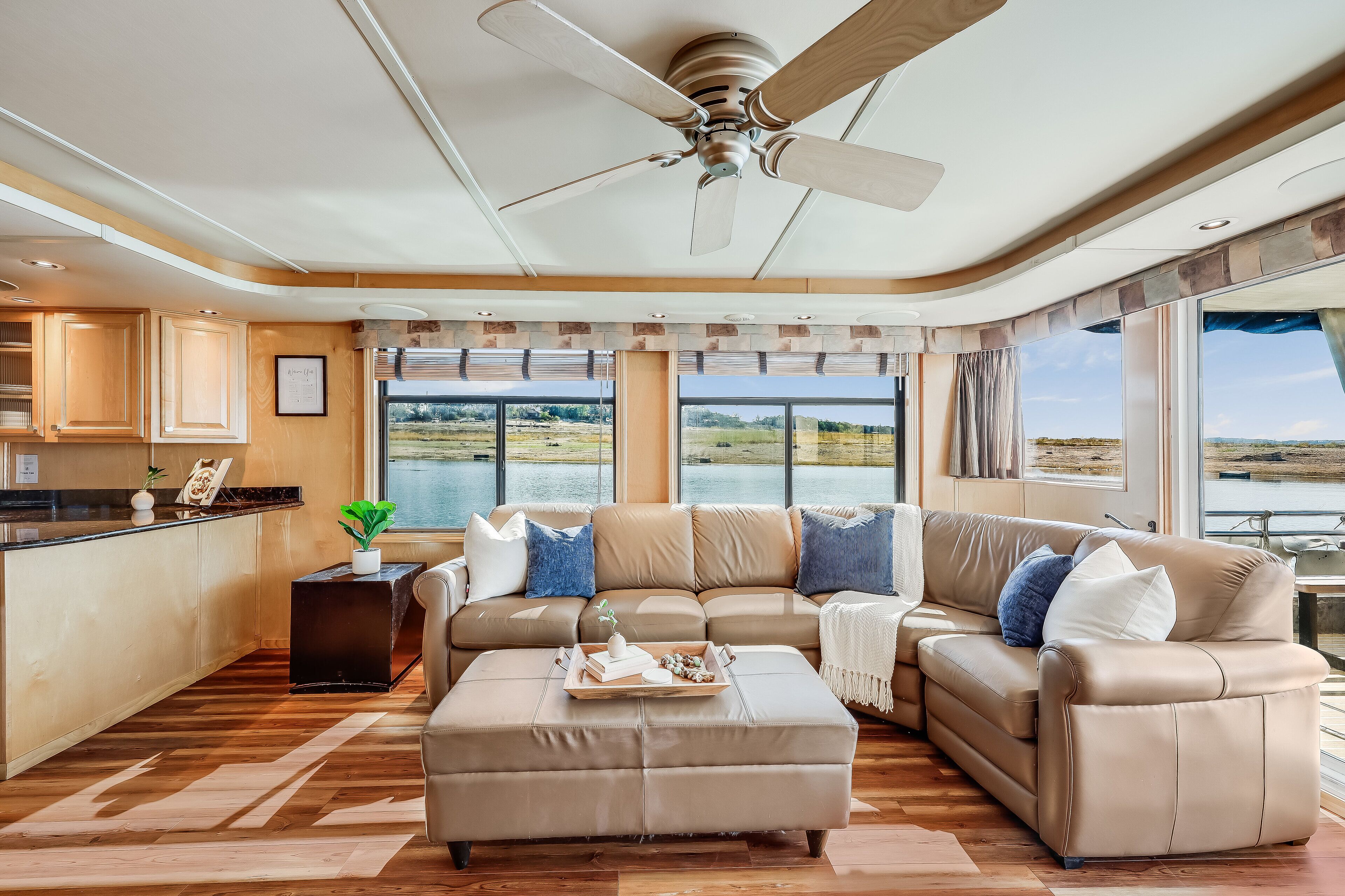 16 Best Houseboats For Rent In Texas, USA | Trip101