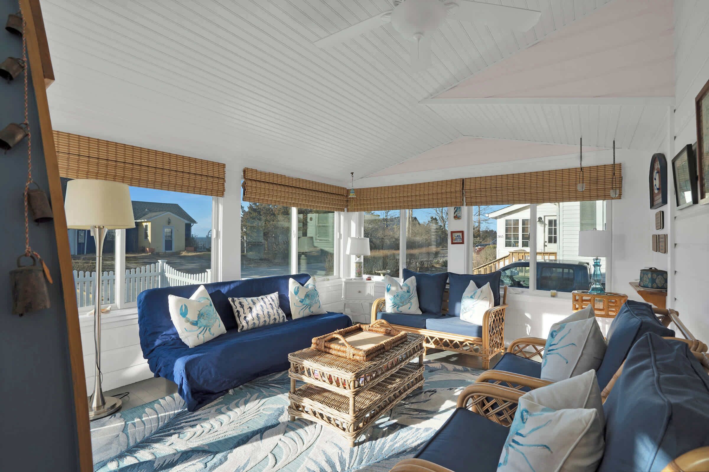 Peconic Sound Beach Cottage | Walk To Sound - The Hamptons, NY