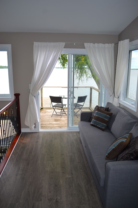Beautiful Lakehouse In Price Edward County On The Bay Of Quinte - Belleville