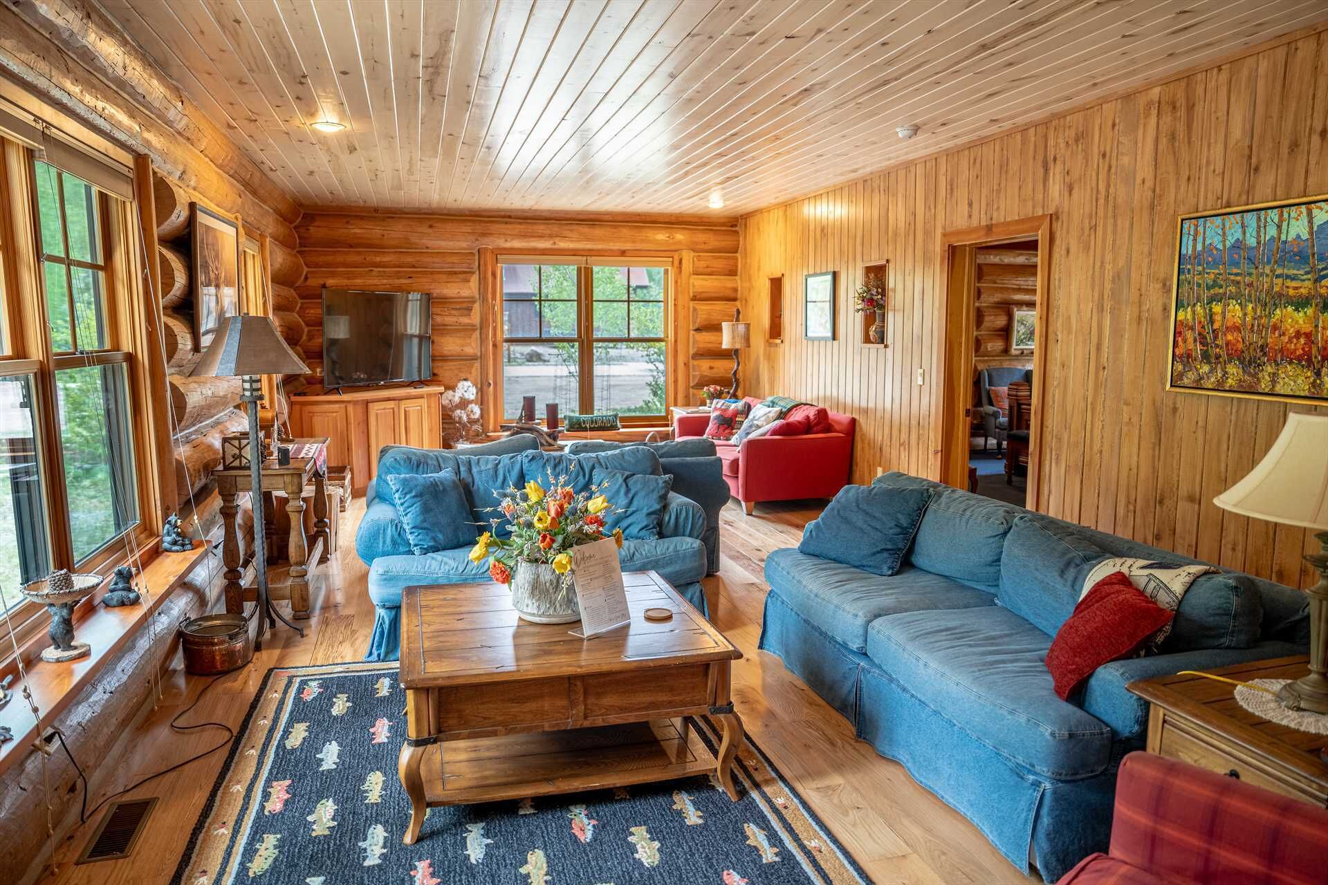 Ritz On The River - Gorgeous Log Cabin In The Heart Of Town And Along The Lake Fork Of The Gunnison - Lake City, CO