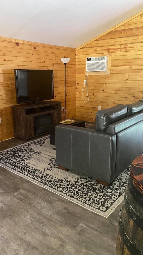 Hot Tub, Fire Ring, Charcoal Grill, Hocking Hills, Buckeye Lake, Legend Valley - Ohio