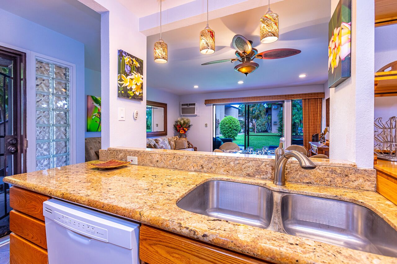 Remodeled 2br Kihei Condo Ground Floor Lanai Pool Near Shops And Beaches - Maui, HI