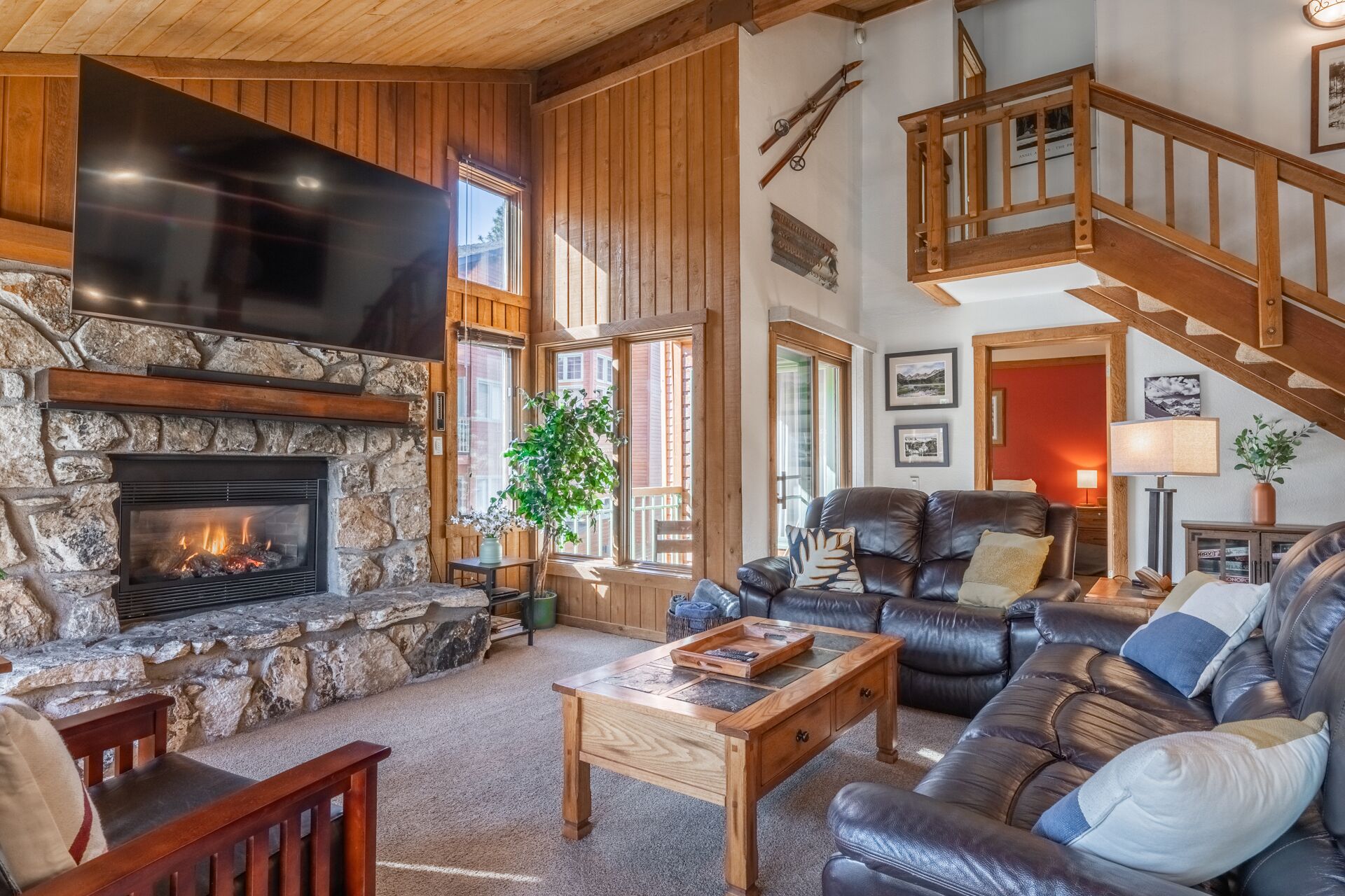 3 Bedrooms+huge Loft! 9 Beds, Canyon Lodge - Mammoth Mountain, CA