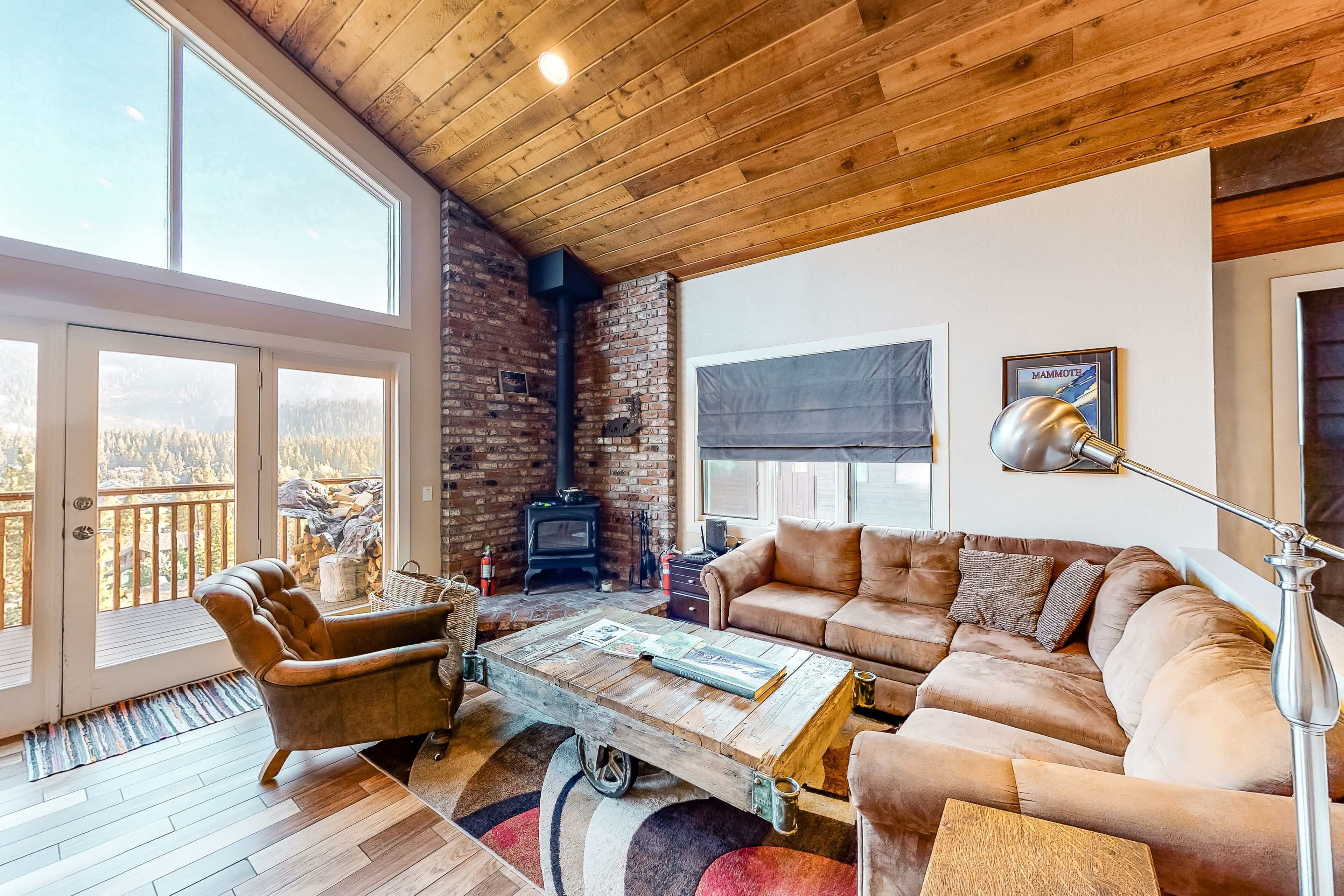 Beautiful And Comfortable Vacation Retreat W/private W/d, Shared Pool/hot Tub - Mammoth Lakes, CA