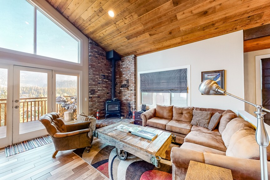 Beautiful And Comfortable Vacation Retreat W/private W/d, Shared Pool/hot Tub - June Lake, CA