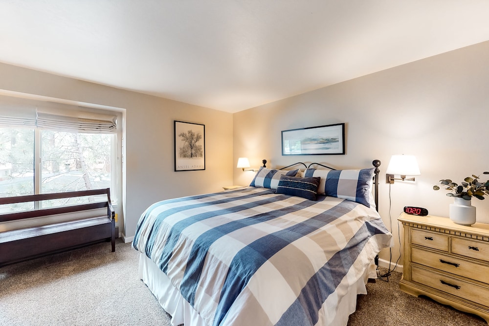 Renovated Condo W/ Great Location, Balcony & Shared Pool/hot Tub/sauna/rec Room - Mammoth Lakes, CA