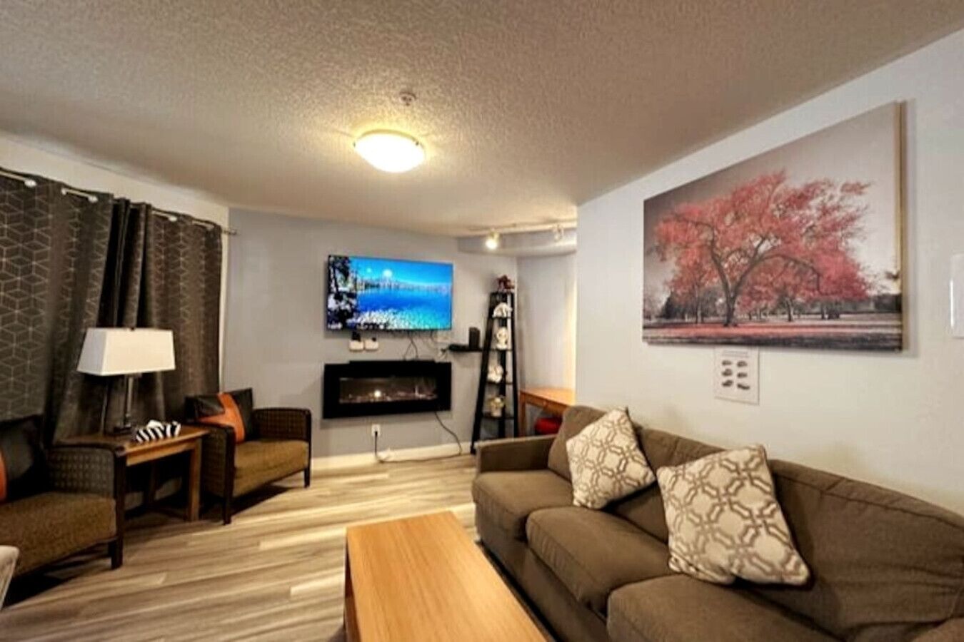 Huge Patio Condo /Full Kitchen/bbq/ac - Canmore