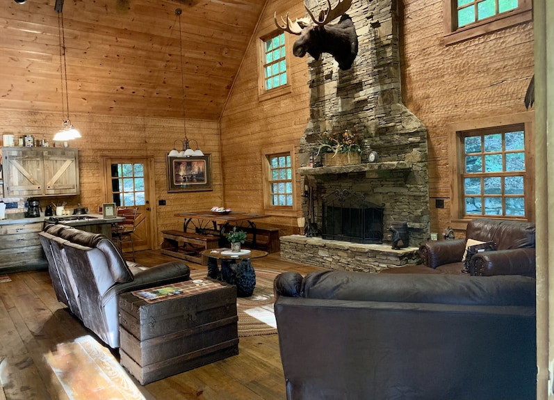 Peaceful, Secluded Cabin Near Beaver Lake - Beaver Lake, AR