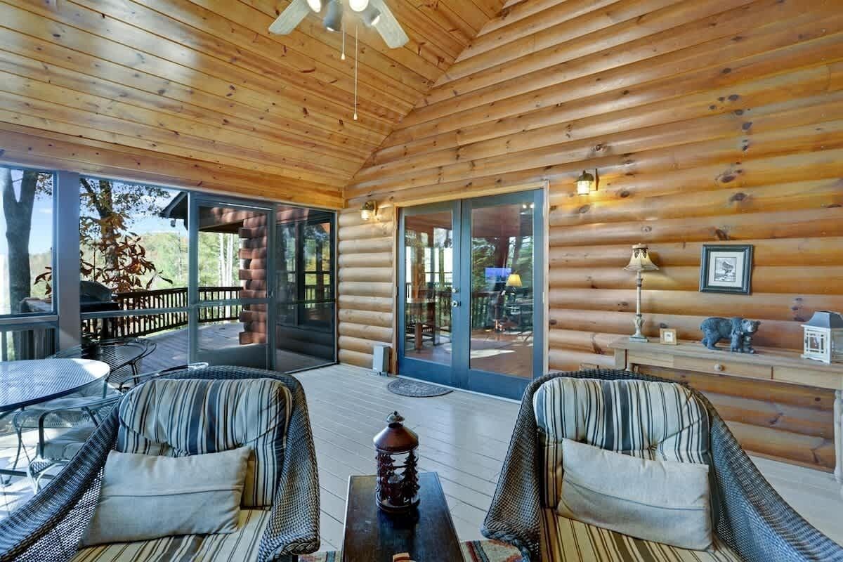 Spacious Romantic Escape W/ Spa, Grand Fire Pit - Blue Ridge Lake, GA