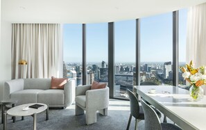 Apartamento Executivo, 2 quartos | Cofre no quarto, secretária 