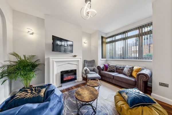 Home Away From Home With An Indoor Fireplace! - Central London