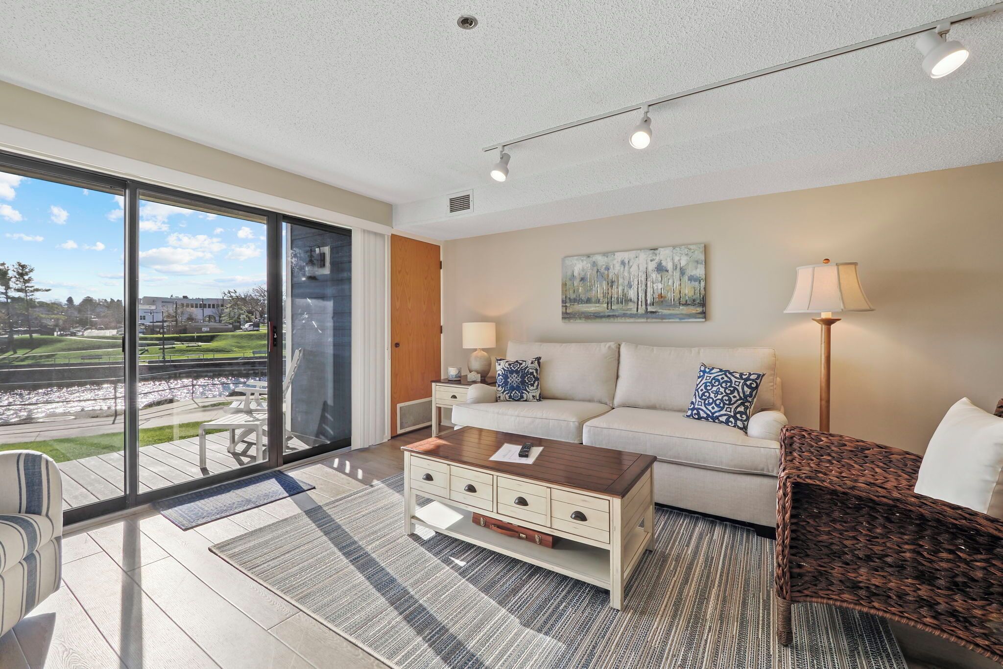 117c Edgewater Inn Condo| Waterfront Access| Pool, Hot Tub, Sauna | Sleeps 4 - Charlevoix, MI