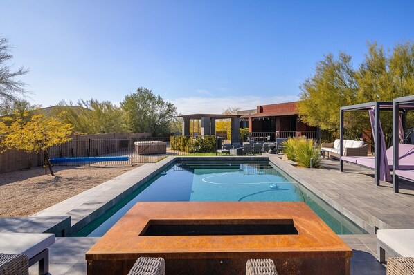 Casa, 5 quartos | Piscina | Uma piscina aquecida