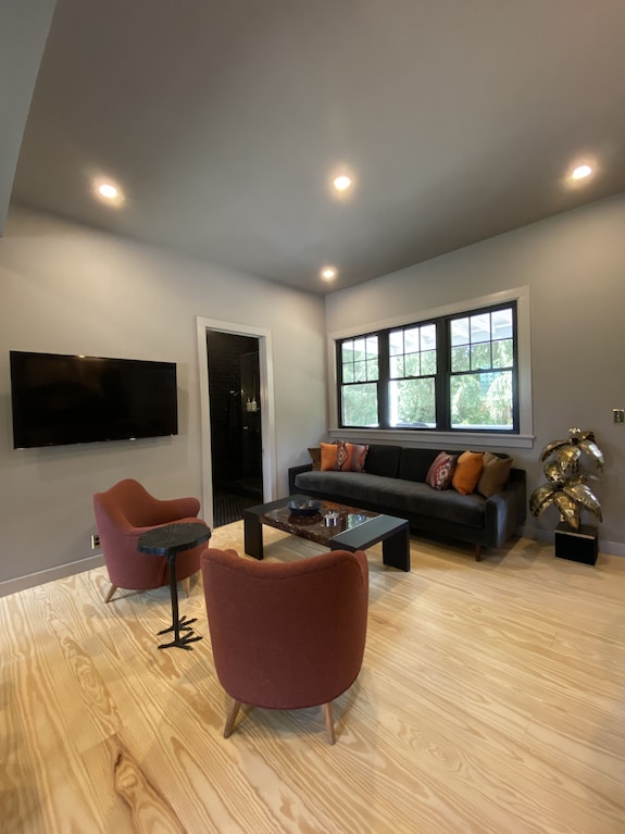 Newly Renovated Designer 3-br / 2-bth Carriage House In Athens! - Hudson, NY